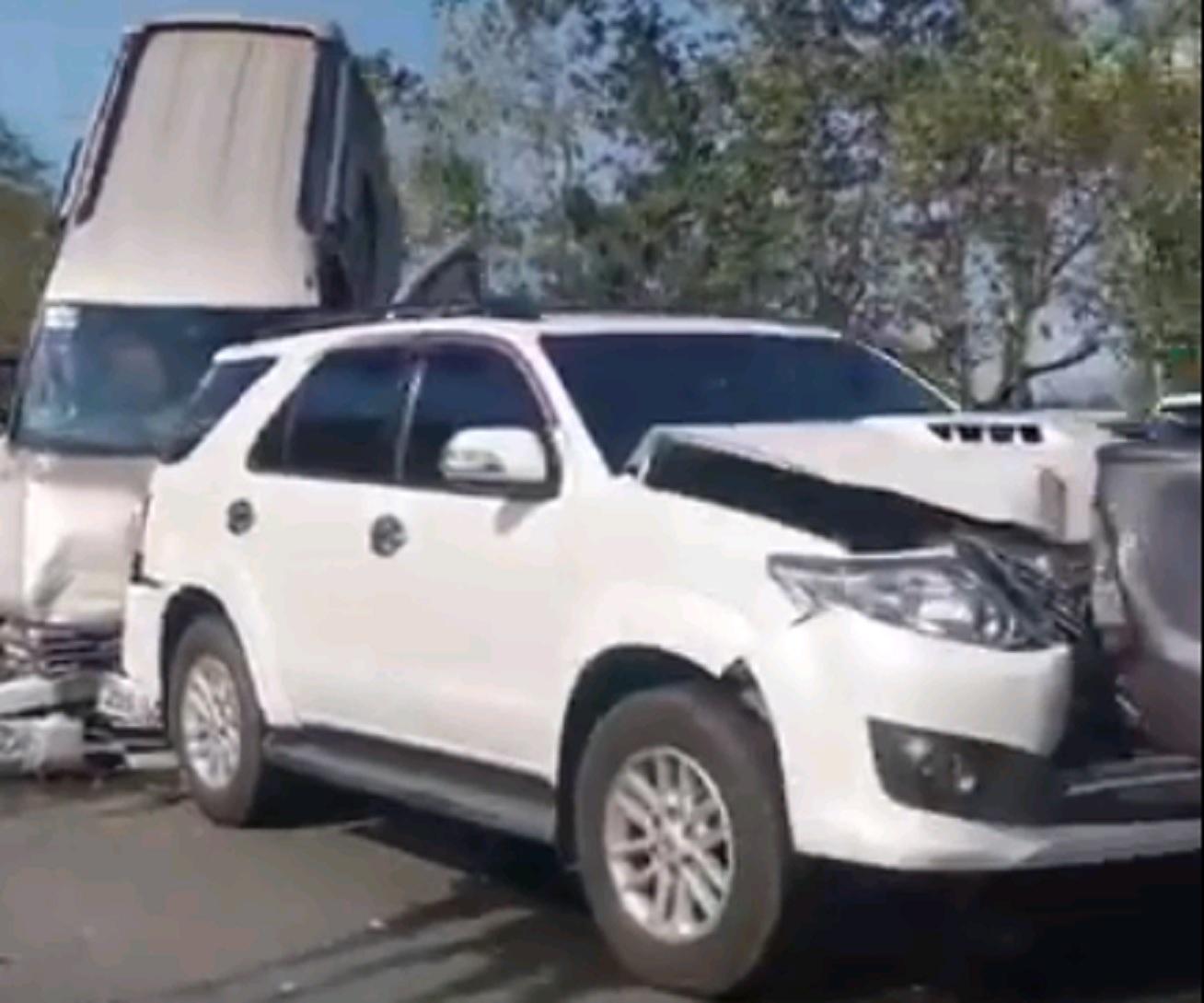 Several people hurt in seven-vehicle smash-up along NLEX | GMA News Online