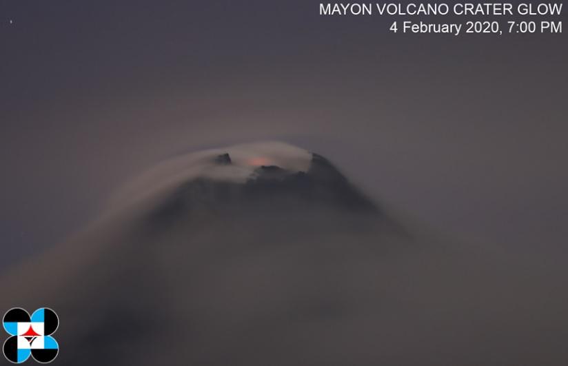 PHIVOLCS spots crater glow at Mayon Volcano | GMA News Online