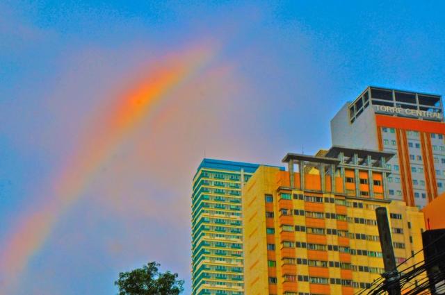 Rainbow greets Manila residents amid quarantine | Photos | GMA News Online