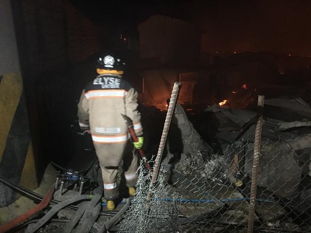 Fire breaks out in residential area in Bacoor, Cavite | GMA News Online