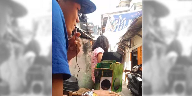 This mini karaoke machine lets you take the party wherever you want ...