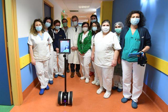 Italy's doctors look for help from sleek new robots | GMA News Online