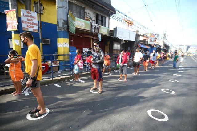 Bacoor, Cavite barangay moments away before total lockdown | GMA News ...