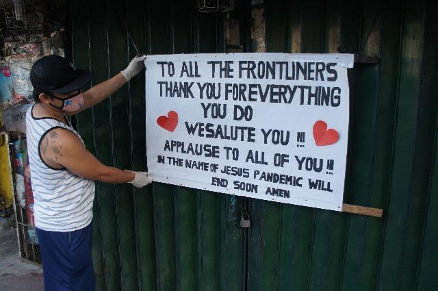 Residents say thanks to frontliners amid COVID-19 pandemic | Photos ...