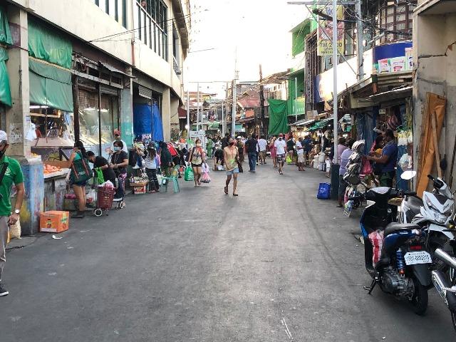 Palengke sa Parañaque, mas kokontrolin na ang pasok ng mga mamimili | Balitambayan