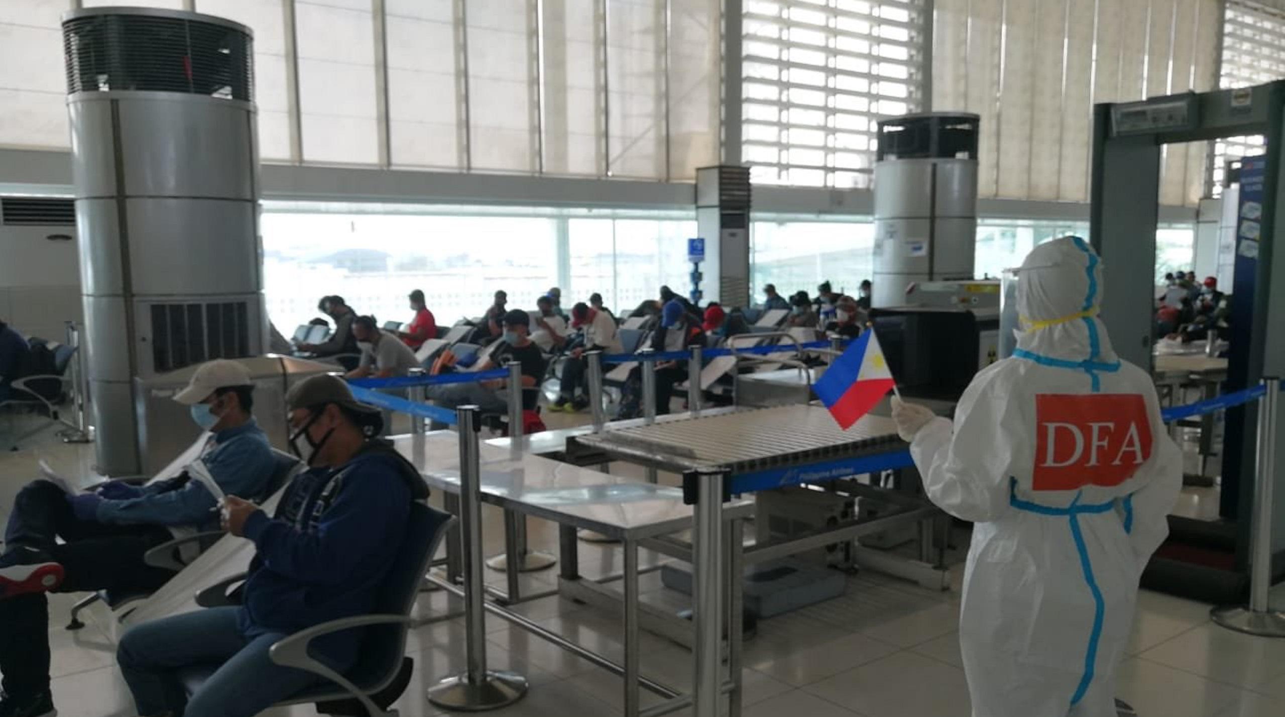 DFA facilitates repatriation of 352 Saudi Arabia OFWs | GMA News Online