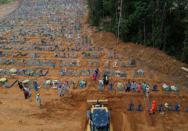 COVID-19 victims laid to rest in Brazil mass burial | Photos | GMA News ...