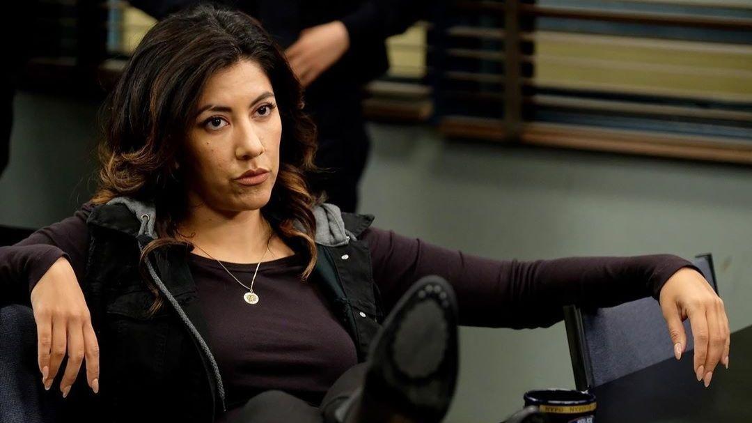 'Brooklyn Nine-Nine' actress Stephanie Beatriz eyes role of Batwoman ...