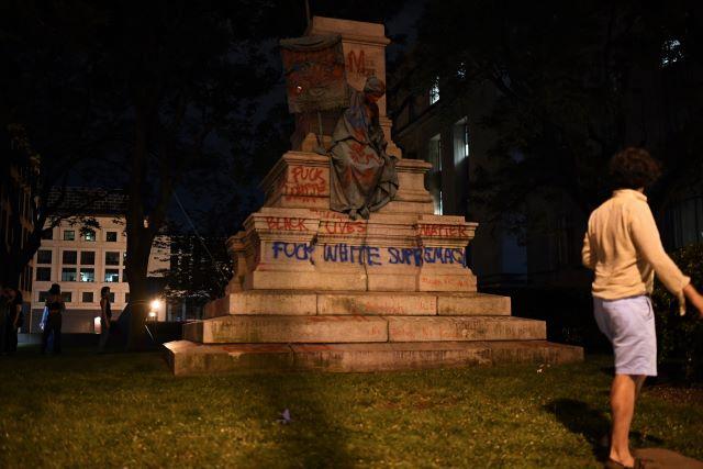 Protesters topple Washington statue of Confederate general | GMA News ...