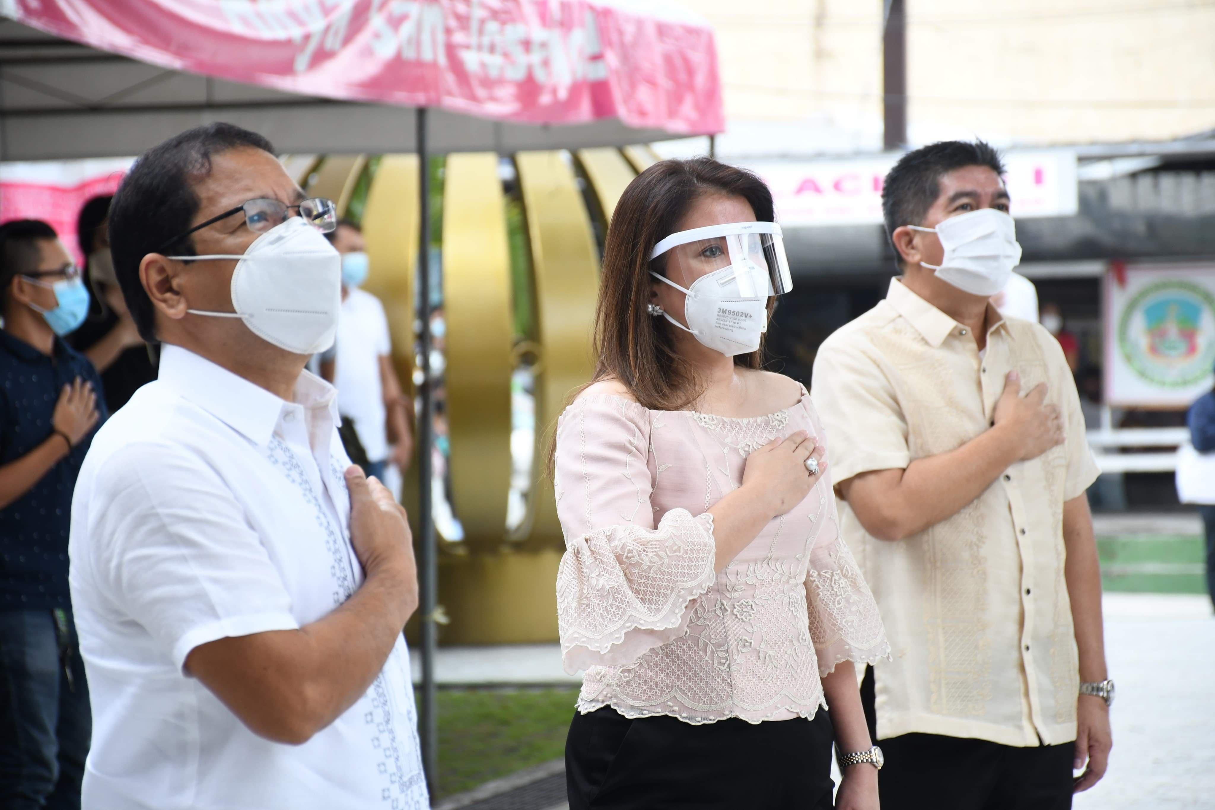 Bulacan solon, mayor honor COVID-19 frontliners | Photos | GMA News Online