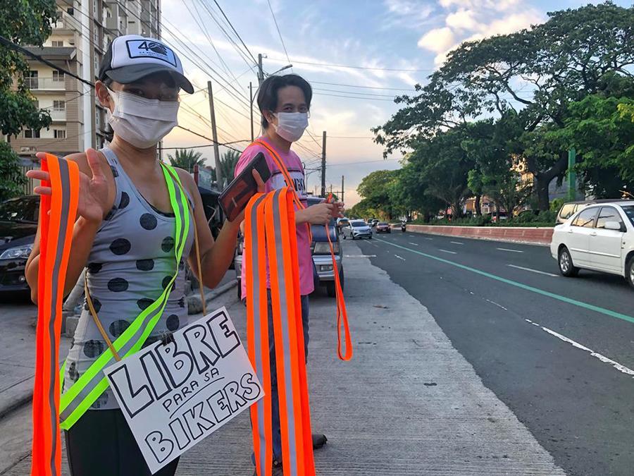 Bike advocates give away free reflective sashes to bikers in Quezon ...