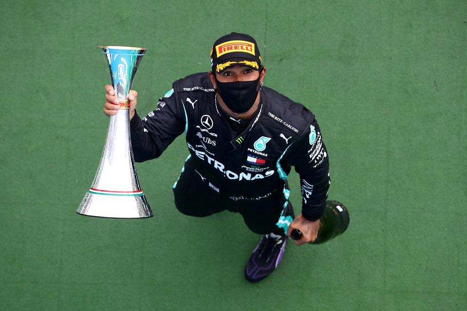 Hamilton claims record win and top spot in F1 title race | GMA News Online