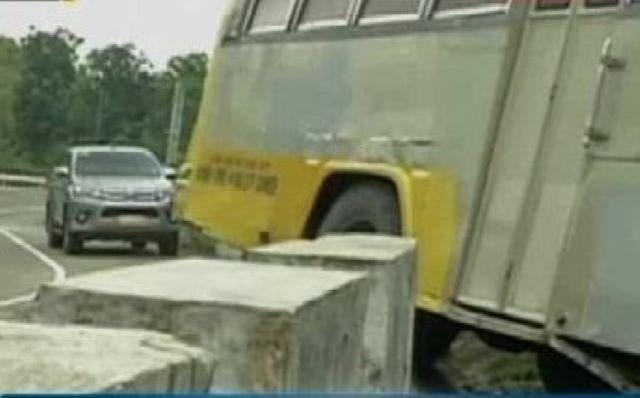 MMDA to replace concrete barriers on EDSA with bollards —GM Garcia ...
