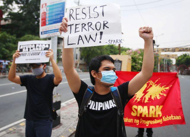 Militants vow to resist Anti-Terrorism Law at Mendiola rally | Photos ...