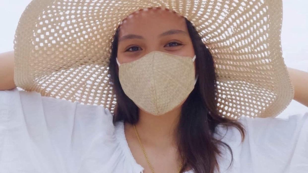 Grupo ng kababaihan sa Quezon gumagawa ng face mask gamit ang buri ...