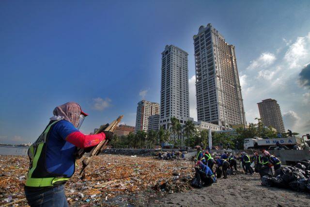 MMDA collects tons of trash in Manila Bay coastline cleanup