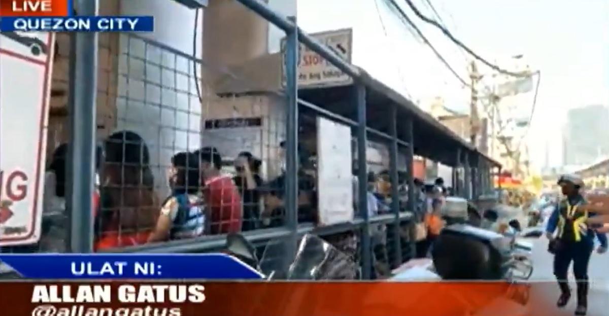 Long line greets MRT commuters at North Avenue station | GMA News Online