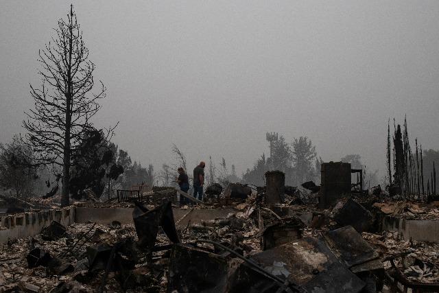 Search crews scour charred Oregon landscape, residents return to rubble ...