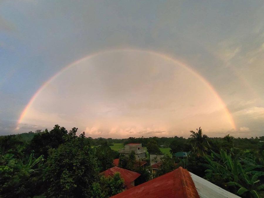 A rare full rainbow appears in Lezo, Aklan | GMA News Online