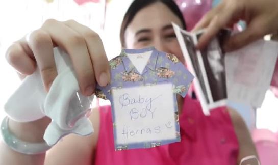 It's a boy ang magiging first baby nina Mark Herras at Nicole Donesa ...