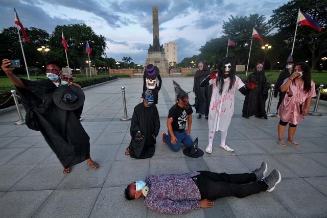 Parks development personnel stage 'Zombie Run' for Halloween | GMA News ...