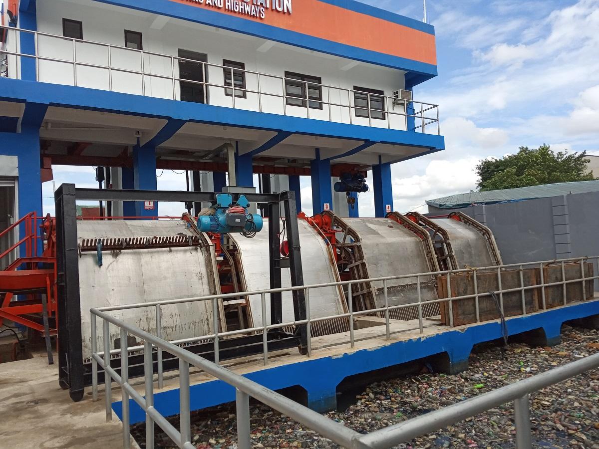 MMDA readies pumping stations ahead of Rolly's onslaught | GMA News Online