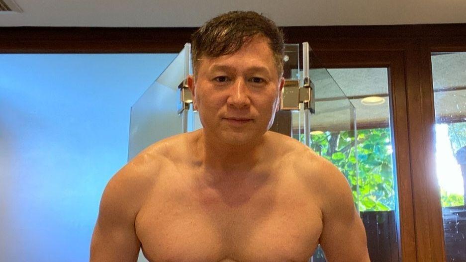 Eric Quizon, 53, flexes 6-pack abs in new Instagram post | GMA News Online