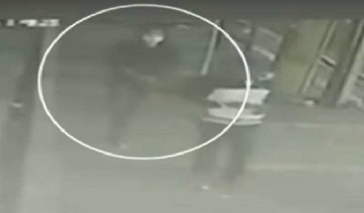 Pamamaril sa isang dayuhan sa Pasay, nahuli-cam | Balitambayan Pamamaril sa isang dayuhan sa Pasay, nahuli-cam | Balitambayan