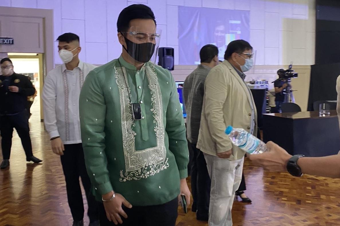 Velasco arrives at supporters' gathering | Photos | GMA News Online