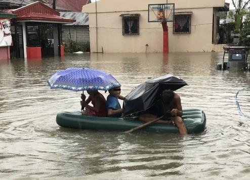 Over 800 families in Quezon evacuated due to Ulysses | GMA News Online