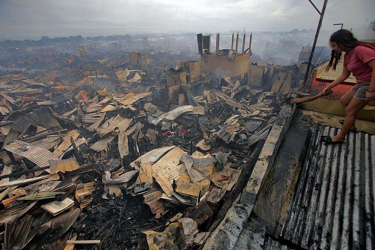 Homes destroyed in Bacoor, Cavite blaze | Photos | GMA News Online