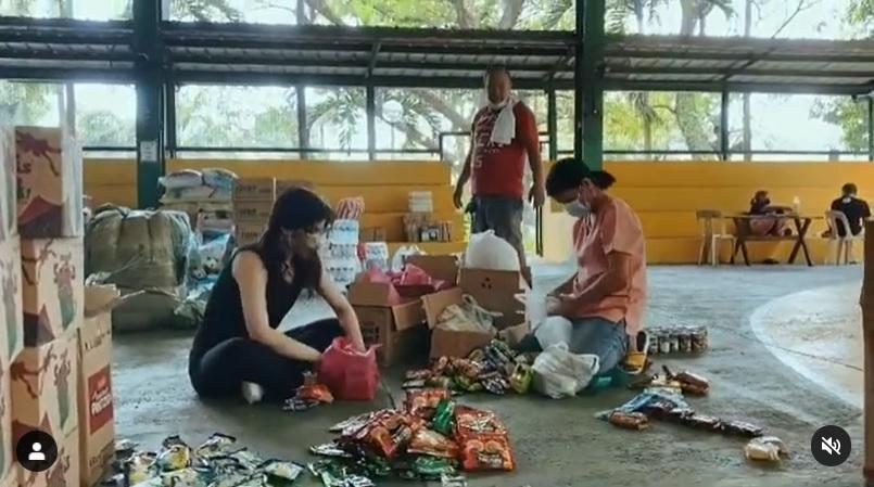 Jennylyn Mercado, Dennis Trillo personally pack relief goods for ...