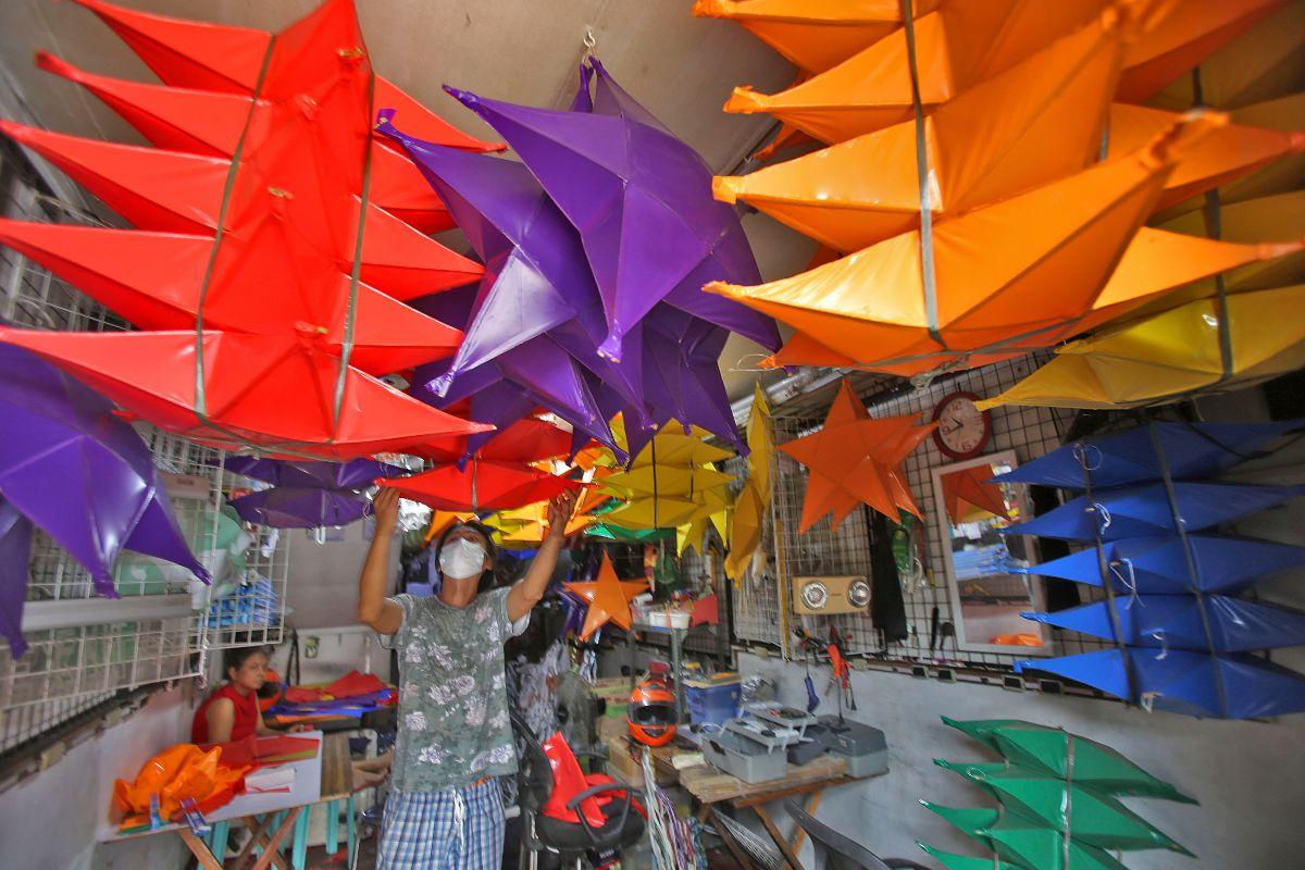 Parol-making continues in Marikina after Ulysses flooding | Photos ...
