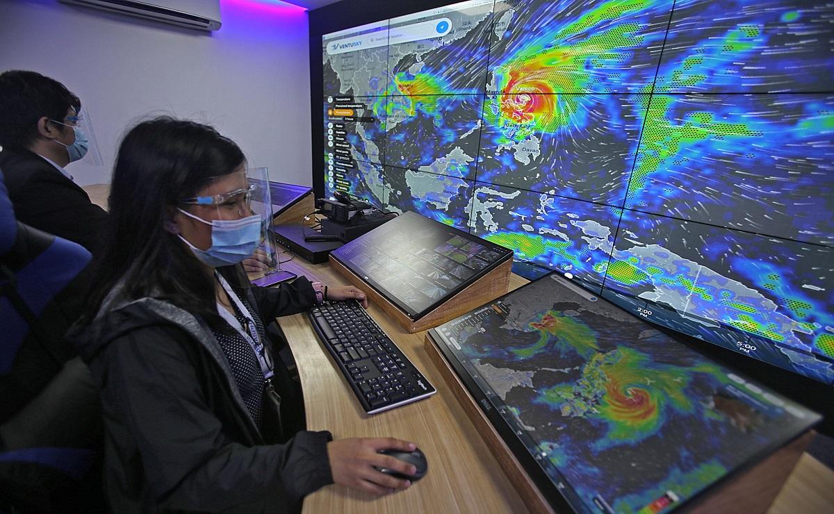 PNR's AI system tracks Typhoon Ulysses in real time | Photos | GMA News ...
