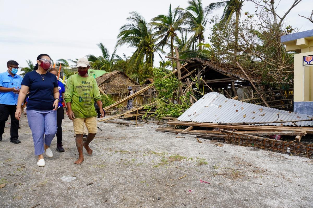 Robredo visits Rolly-hit CamSur, meets barangay captain who ...