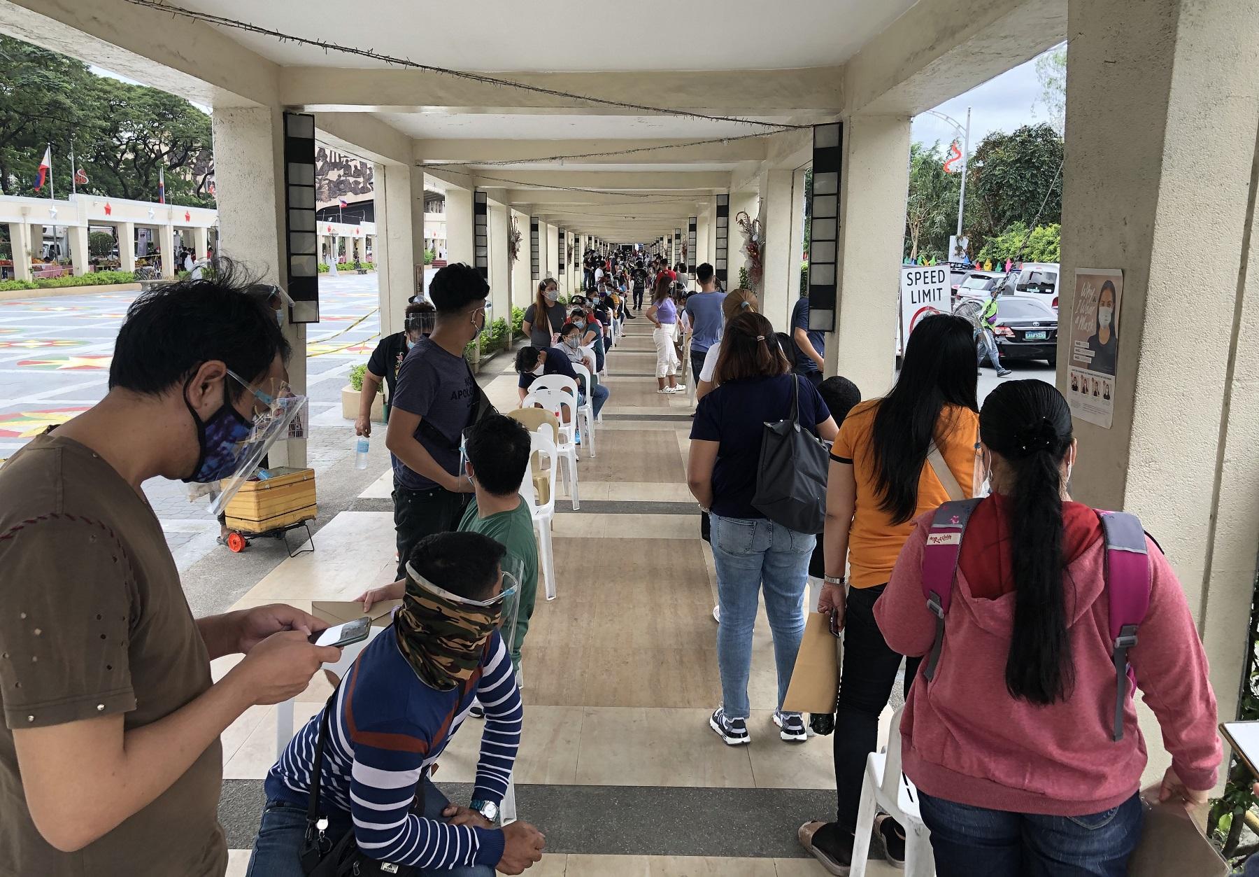 Long lines for medical certificates at QC City Hall | Photos | GMA News ...