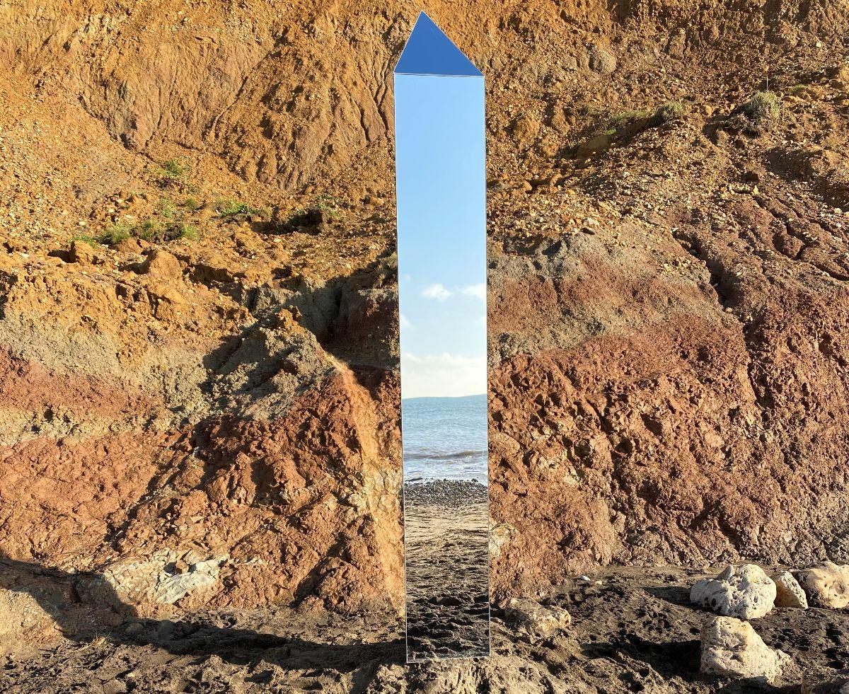 New shiny obelisk or monolith sighted on Britain’s Isle of Wight │ GMA ...