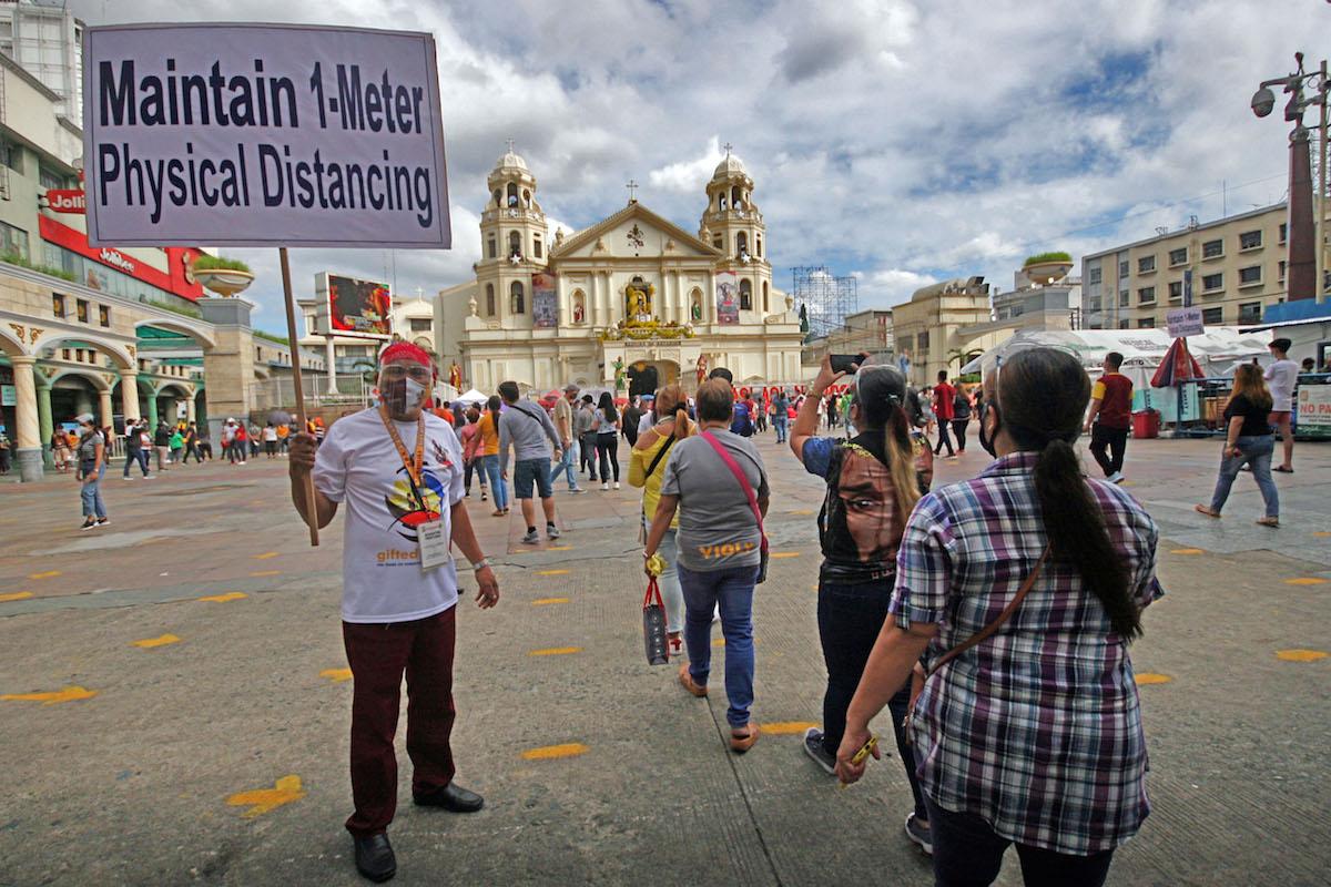 Devotees still troop to Quiapo a day after Nazarene feast | Photos ...