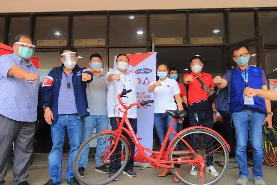 DOLE, DBM, OWWA, LGU extend help to pandemic-hit Iloilo City residents ...