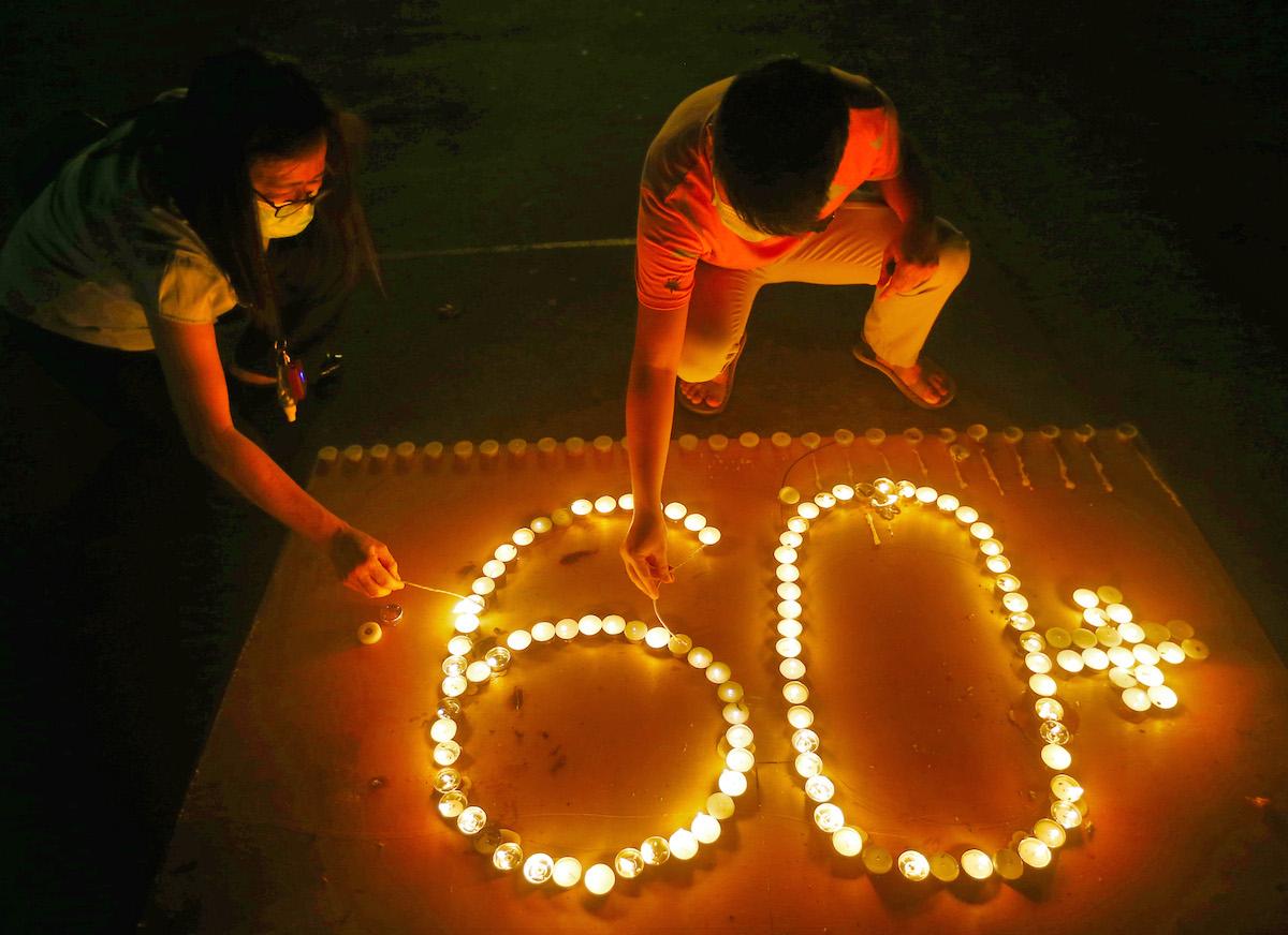 Lights go out for Earth Hour 2021 | Photos | GMA News Online