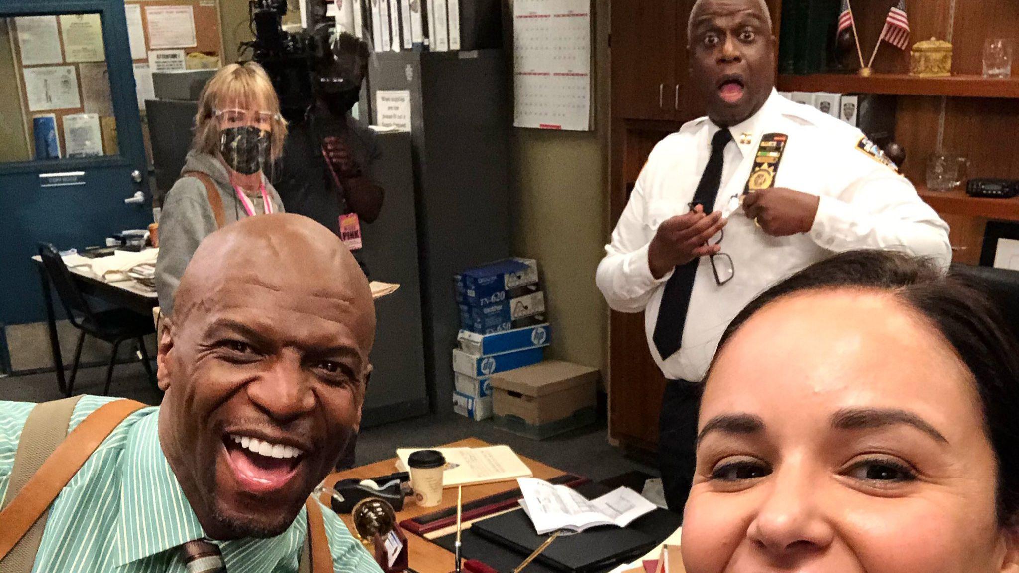 'Brookyln Nine-Nine' begins production of final season | GMA News Online