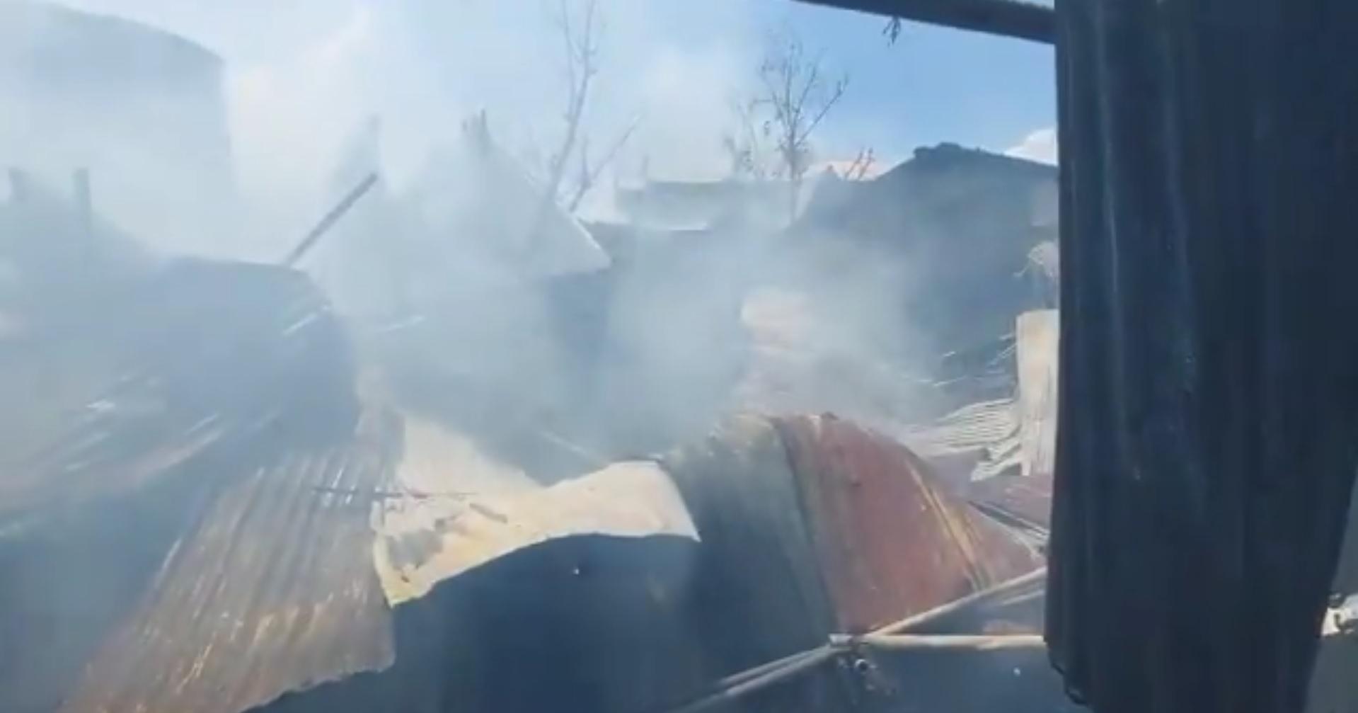 Fire hits construction barracks in QC | GMA News Online