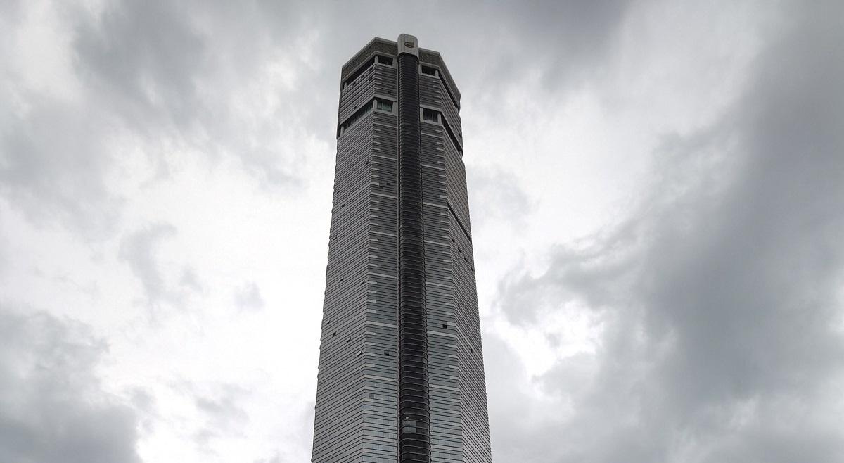 Engineers inspect Chinese skyscraper after shaking triggers panic | GMA ...