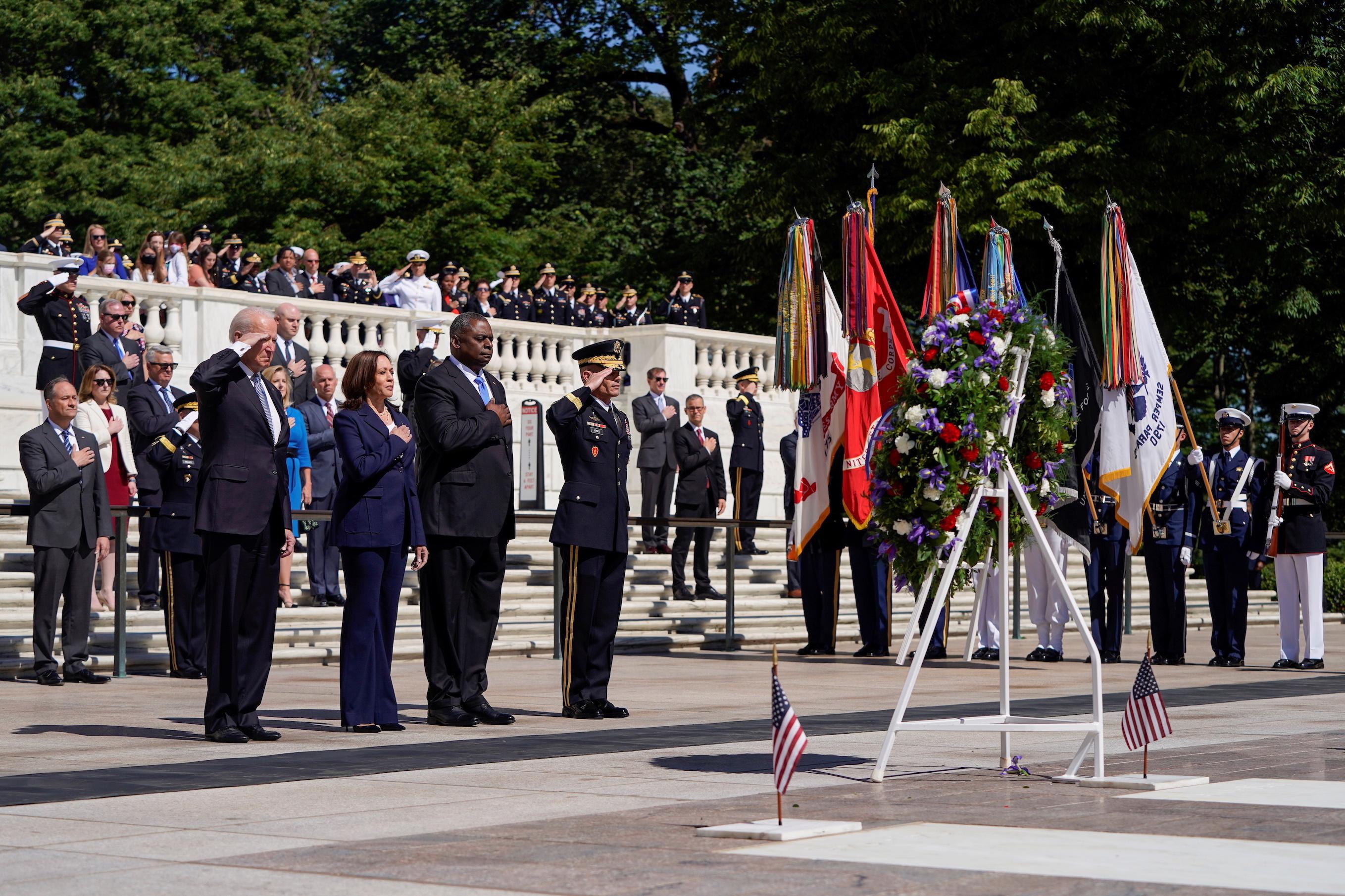 Americans hit the road on Memorial Day holiday, a year after pandemic ...