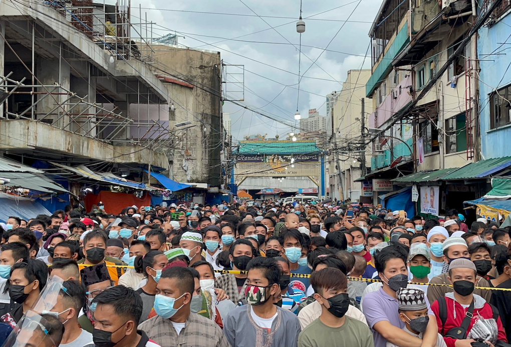 About 800 allowed inside Manila's Golden Mosque for observance of Eid'l ...