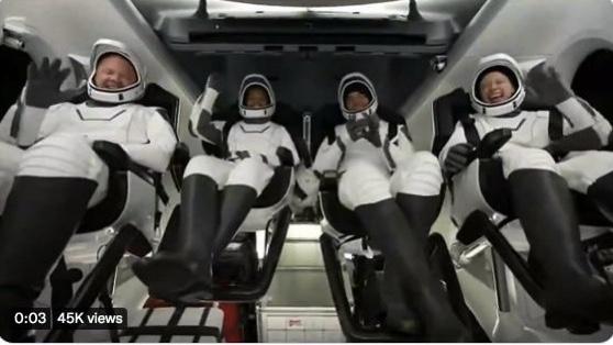 SpaceX capsule with world's first all-civilian orbital crew splashes down off Florida │ GMA News ...