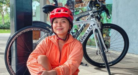 Joyce Pring goes back to biking 4 months after giving birth to Baby ...