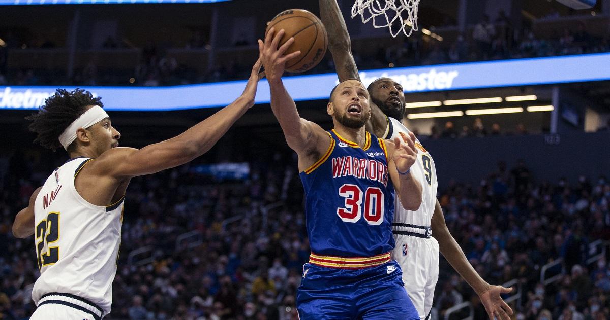 Stephen Curry hits milestone trey but Warriors fall to Nuggets | GMA ...