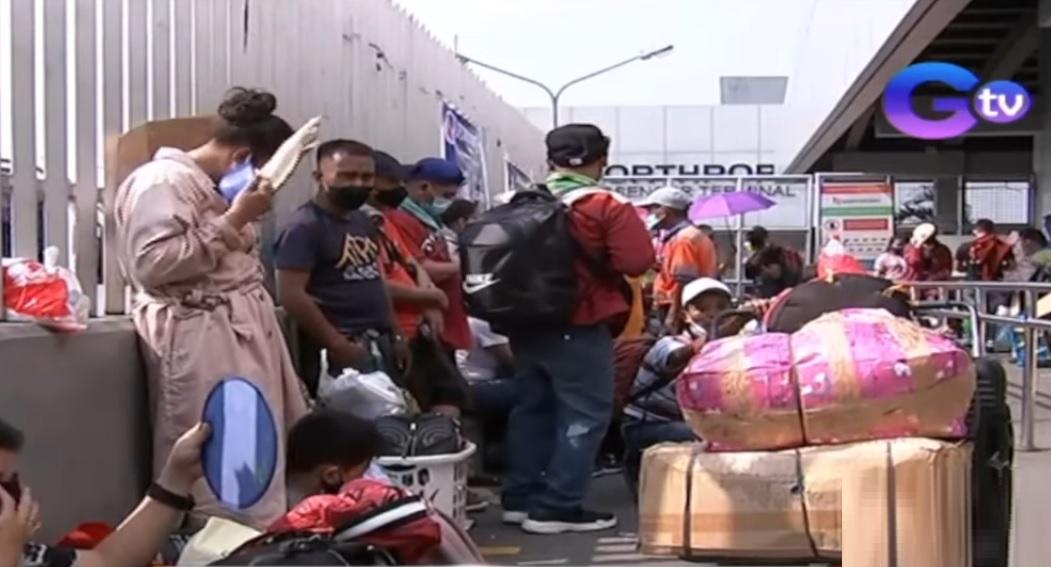 Passengers stranded in Manila North Harbor due to Odette | GMA News Online