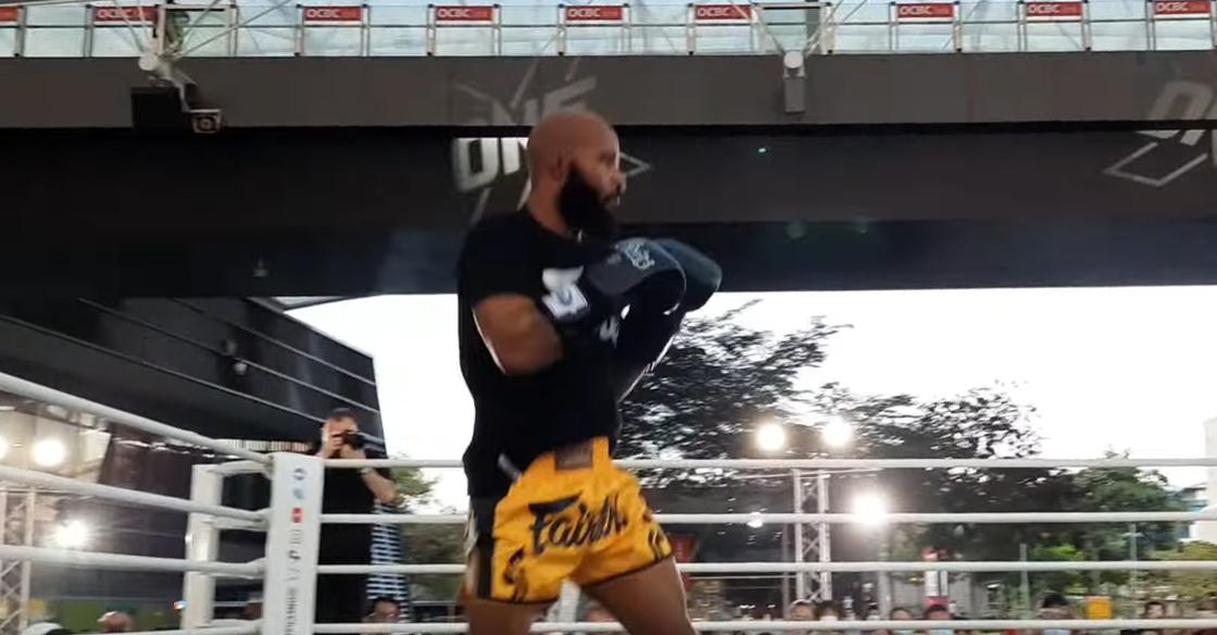 Demetrious Johnson demonstrates slick striking in open workout | GMA ...